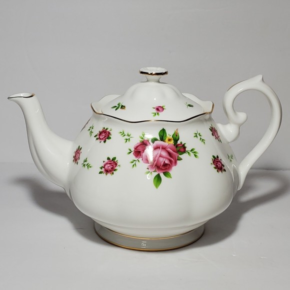 Royal Albert | Kitchen | Royal Albert New Country Roses Teapot 6 Cup ...